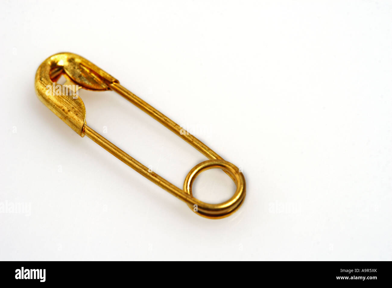 Close up of a safety pin Stock Photo - Alamy