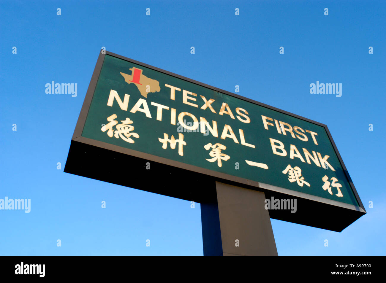 Vietnamese language signs in Houston Texas in Multi Ethnic Community ...