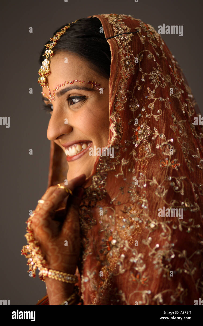 Portrait of an Indian bride smiling Stock Photo - Alamy