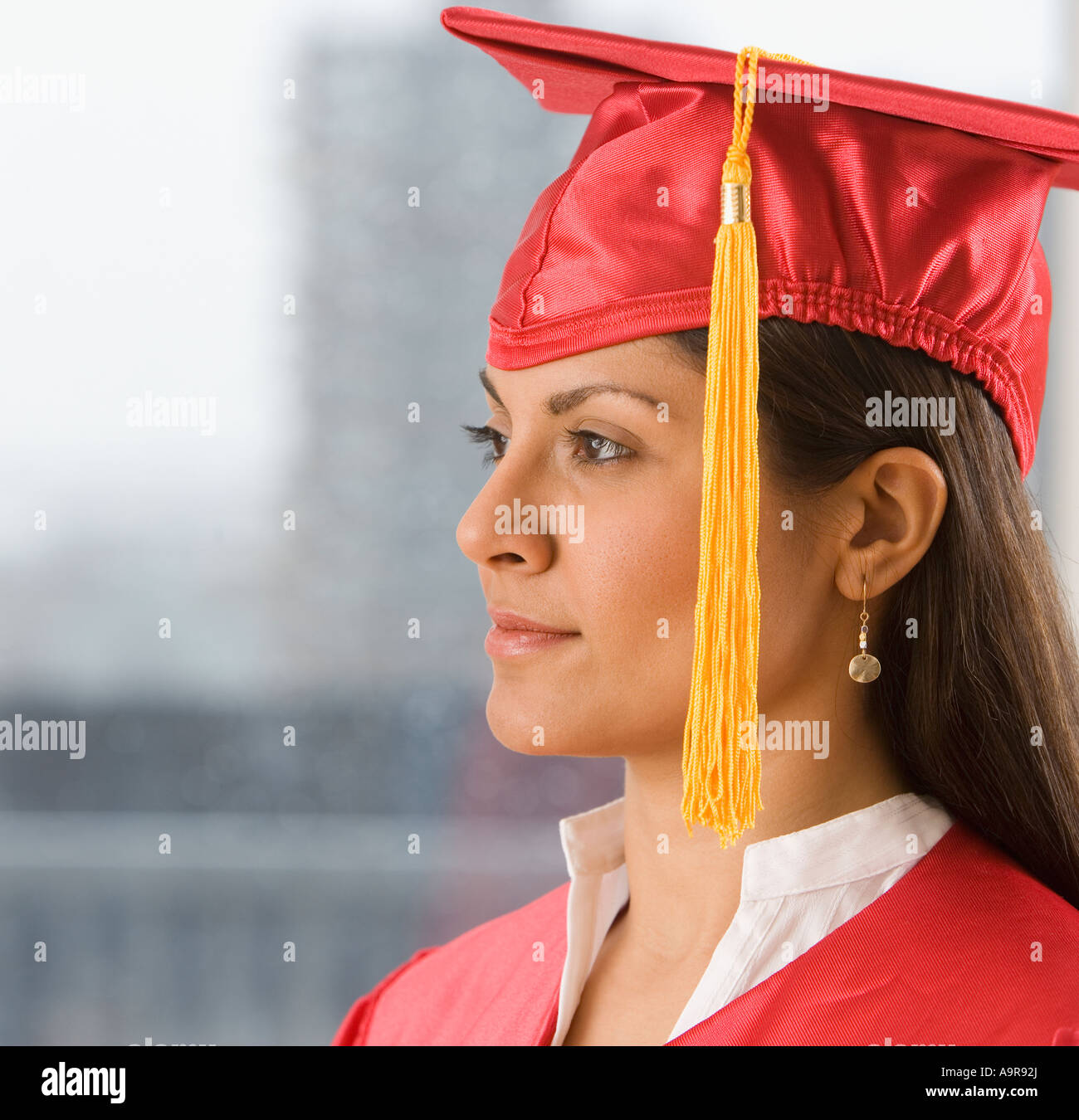 Indian woman wearing graduation cap hi-res stock photography and images ...