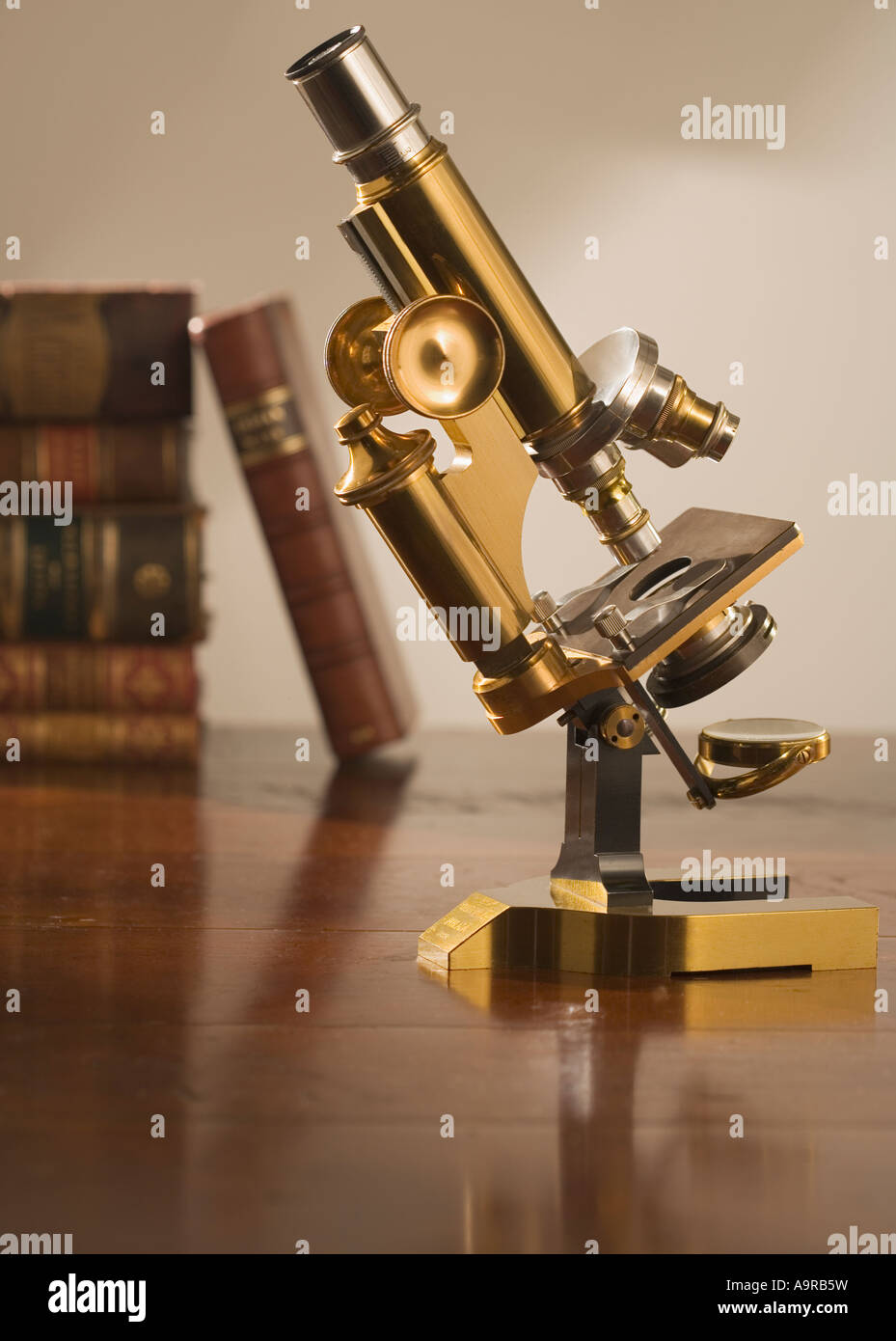 Microscope side view nobody hi-res stock photography and images - Alamy