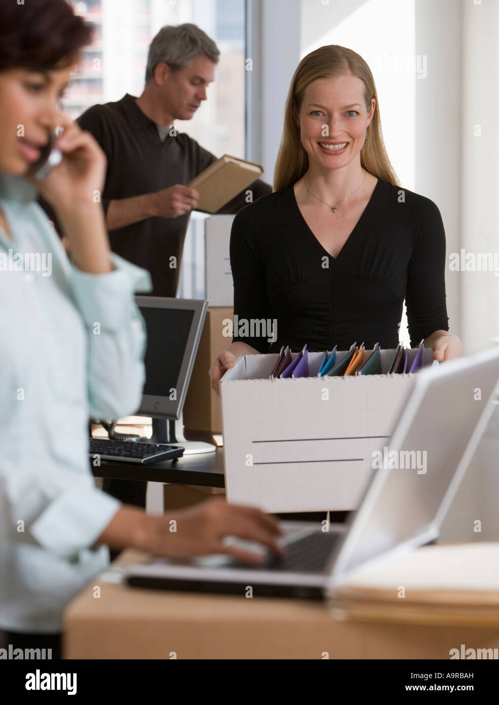 People setting up new office hi-res stock photography and images - Alamy