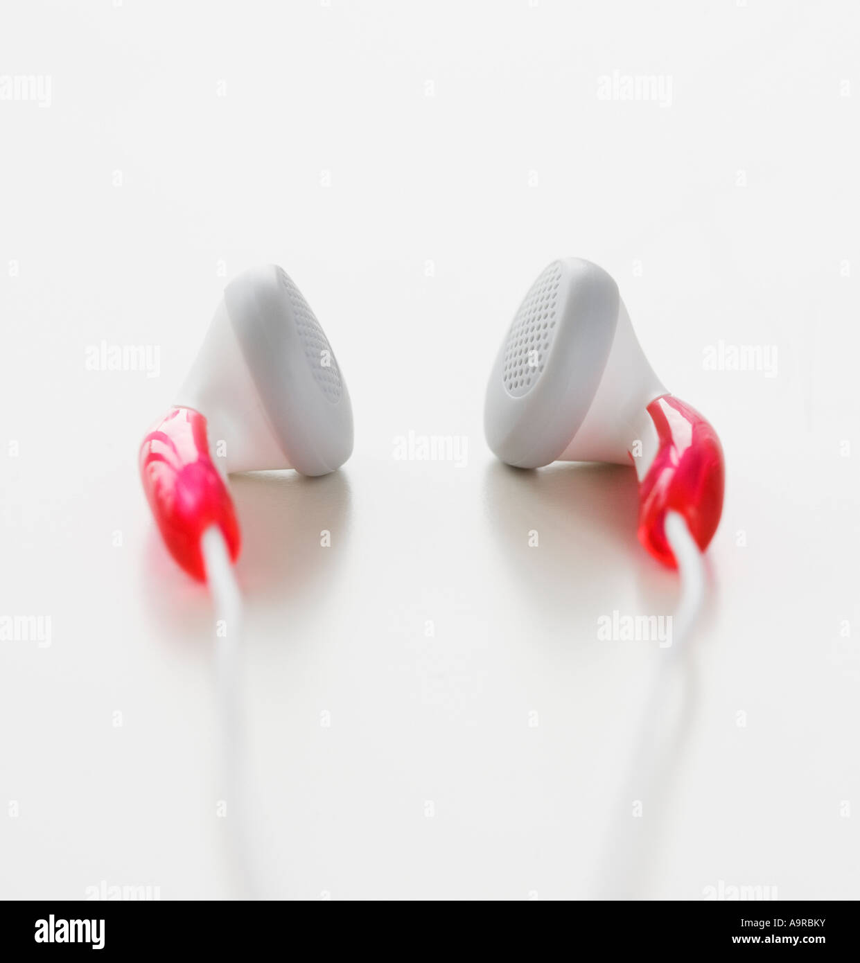 Ear buds hi-res stock photography and images - Alamy