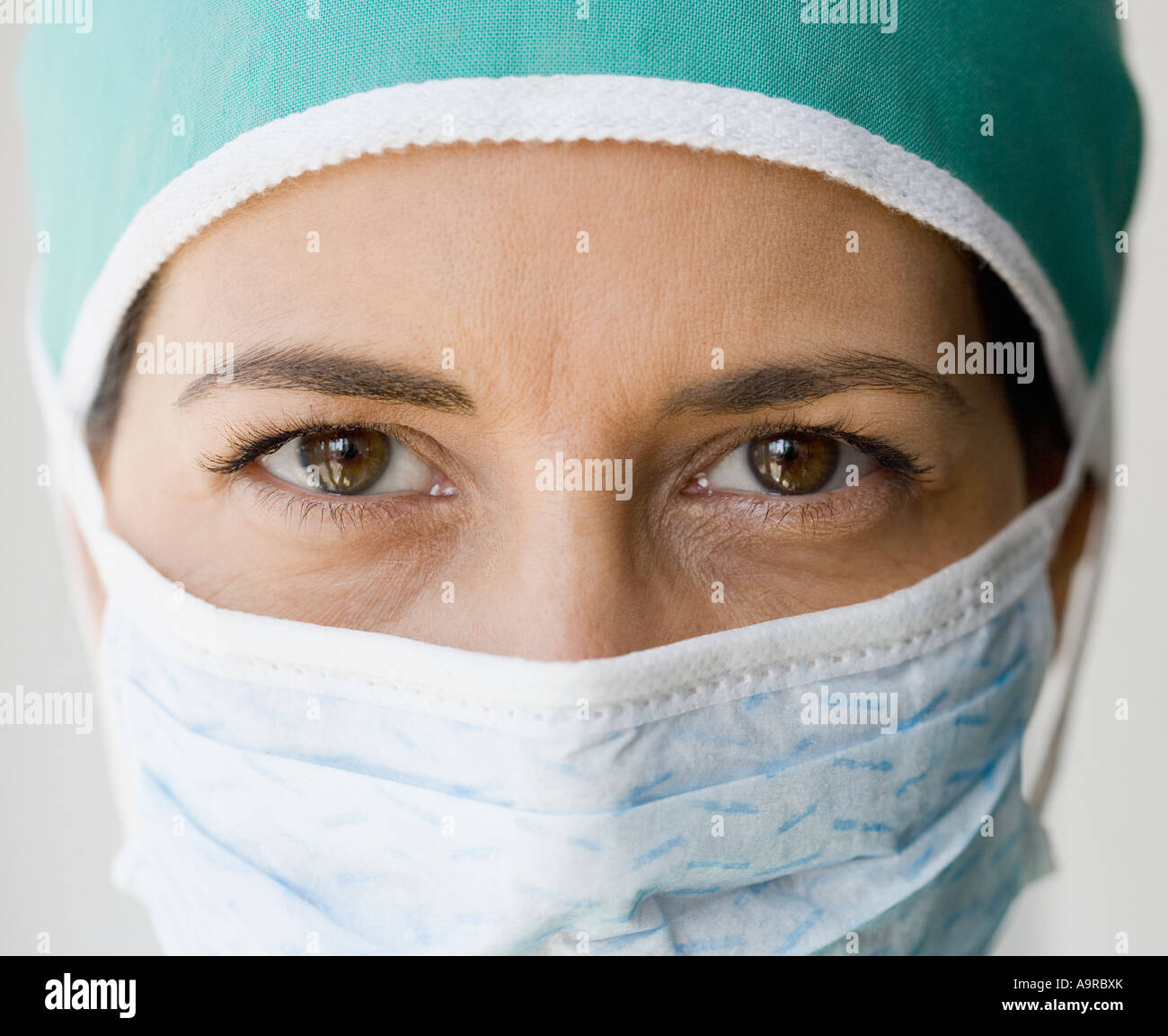 Close up of female doctor wearing surgical mask Stock Photo - Alamy