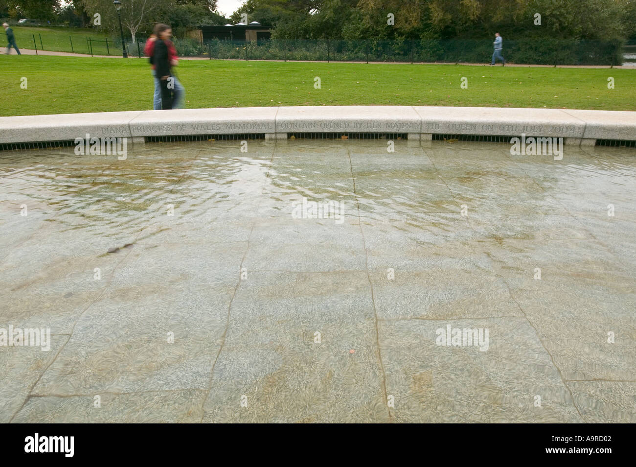 Diana Princess of Wales Memorial Fountain with the memorial walk in the ...