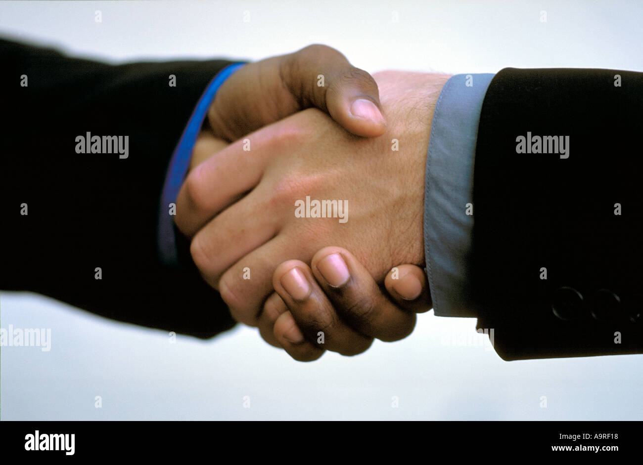 African men handshake south africa hi-res stock photography and images ...