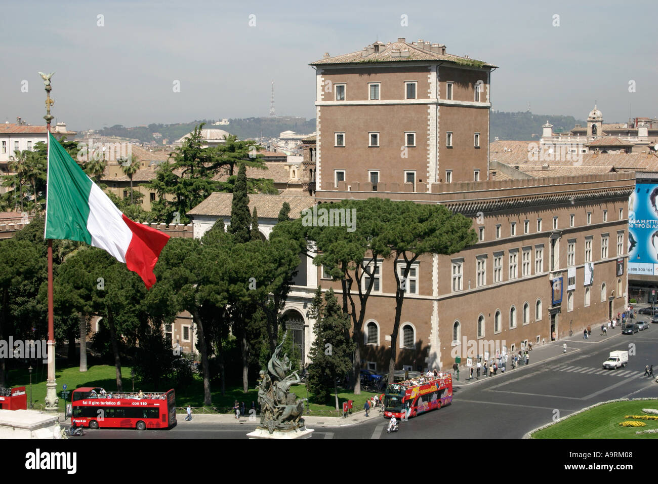 Palazzo venezia rome mussolini hi-res stock photography and images - Alamy