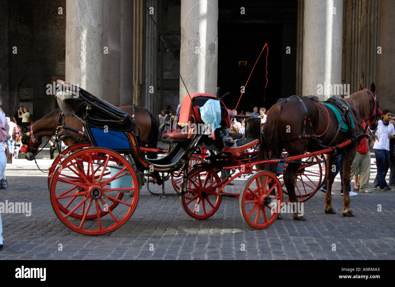 Horse and carriage outside the Pantheon in Rome, Italy Stock Photo - Alamy