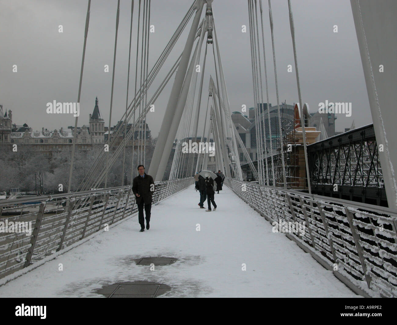Snow london rooftops hi-res stock photography and images - Alamy