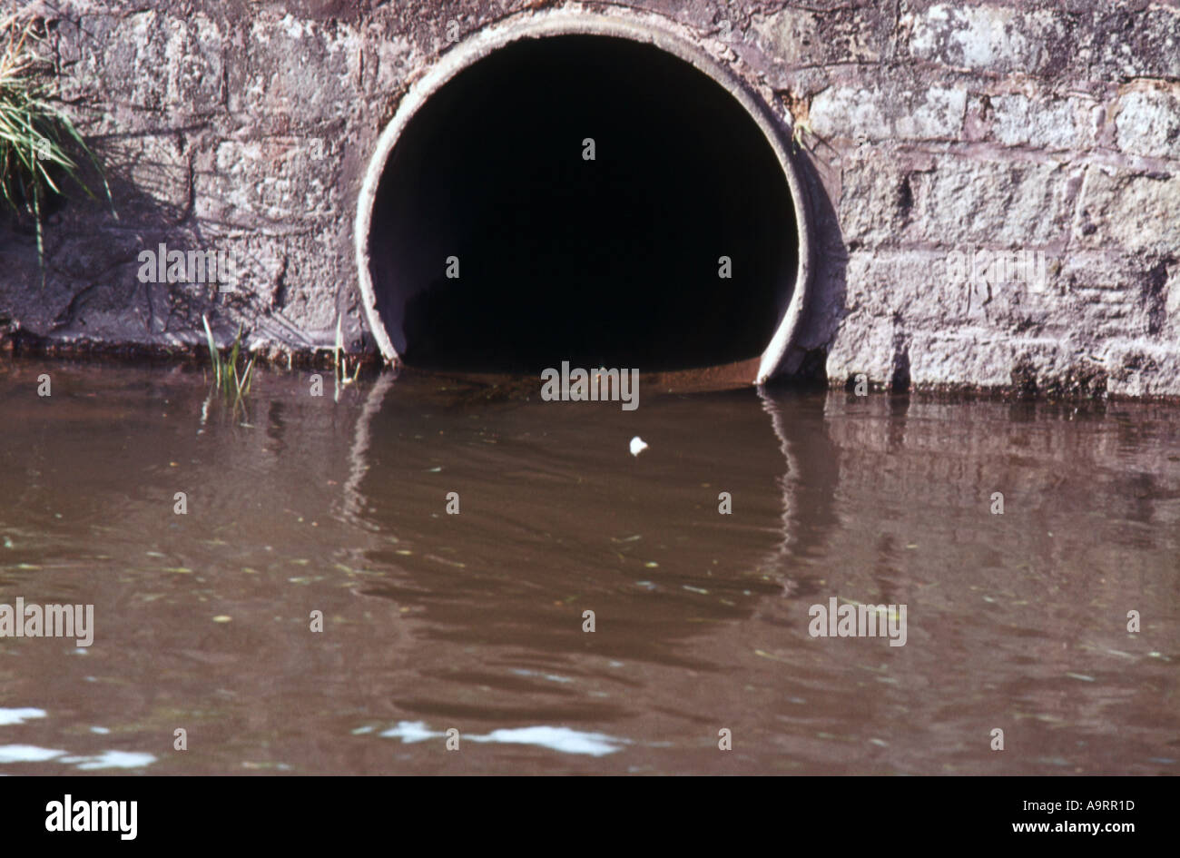 Canal pipe hi-res stock photography and images - Alamy