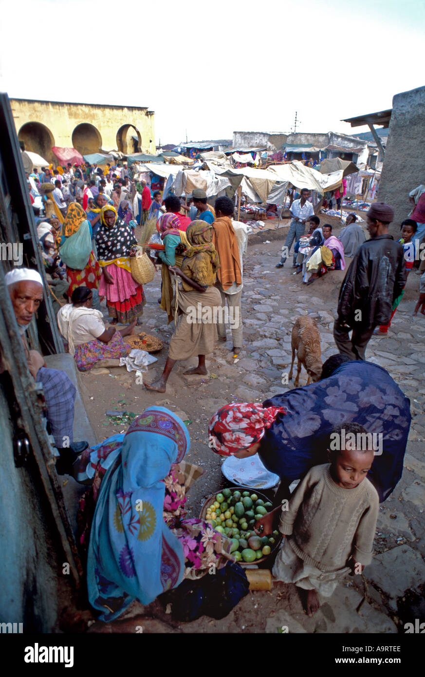 Harare market scene hi-res stock photography and images - Alamy