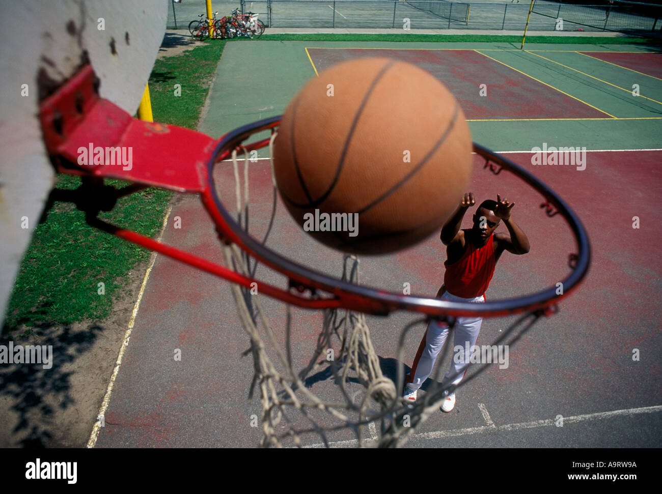 Score in basketball hi-res stock photography and images - Alamy