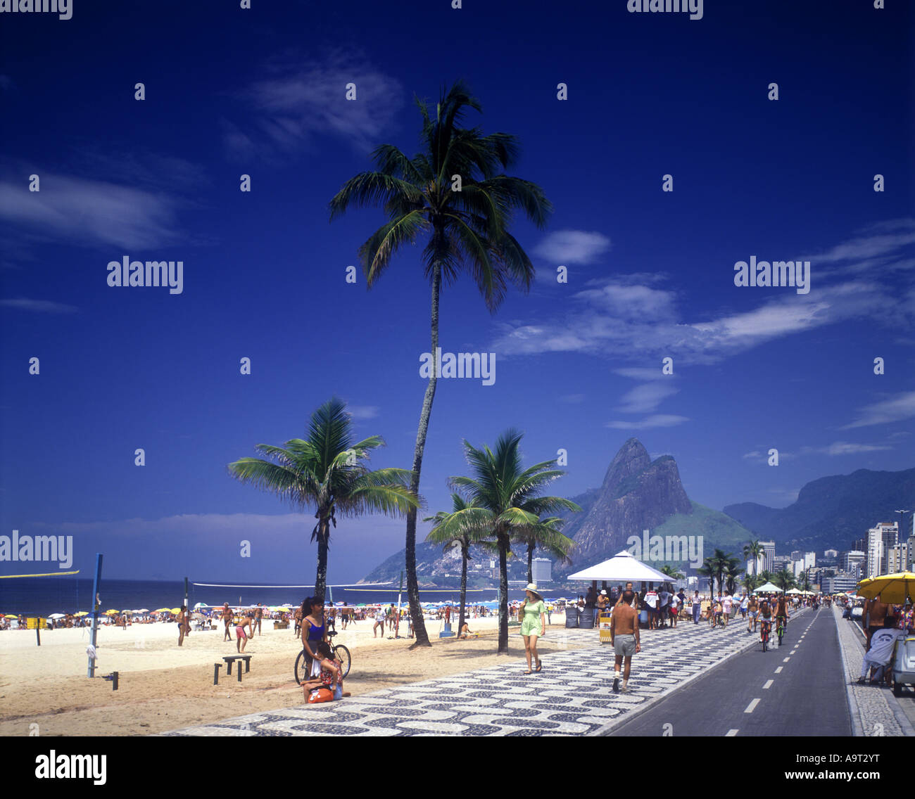 PROMENADE IPANEMA BEACH RIO DE JANEIRO BRAZIL Stock Photo - Alamy