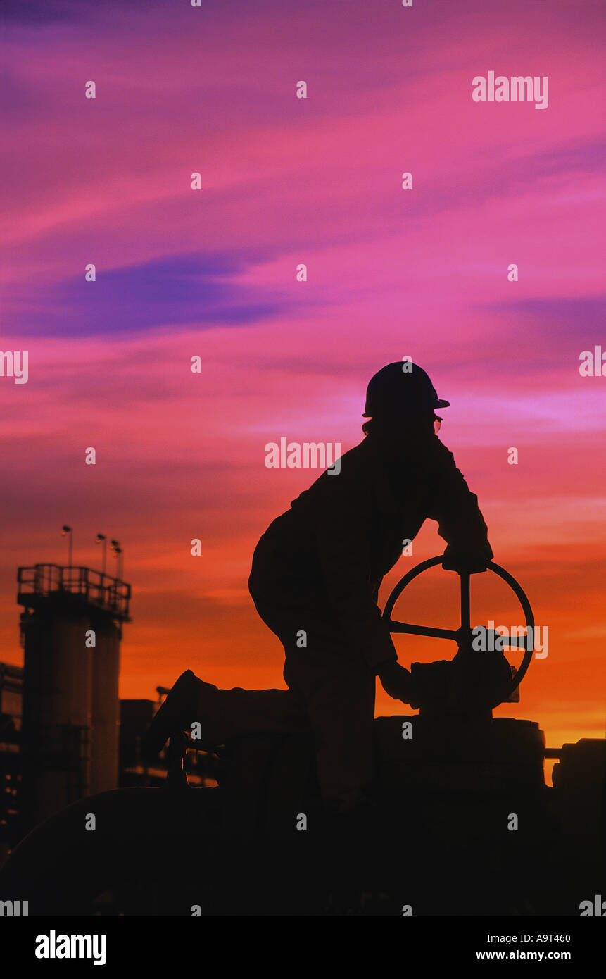 Refinery worker canada hi-res stock photography and images - Alamy