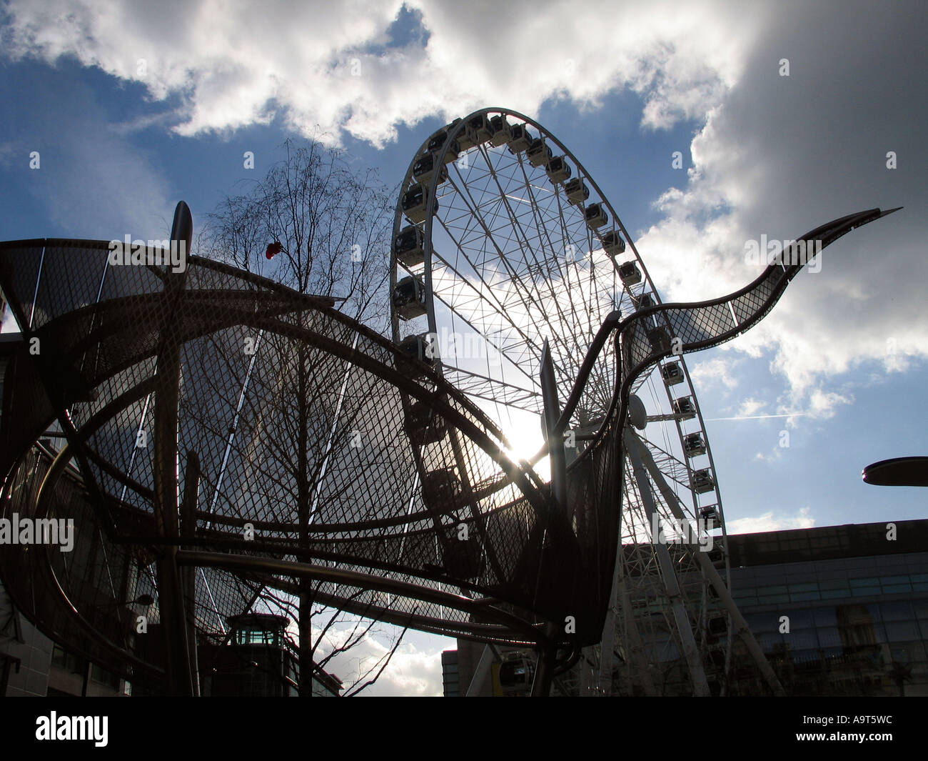 Silhouette of the Manchester wheel in the city centre UK Stock Photo ...