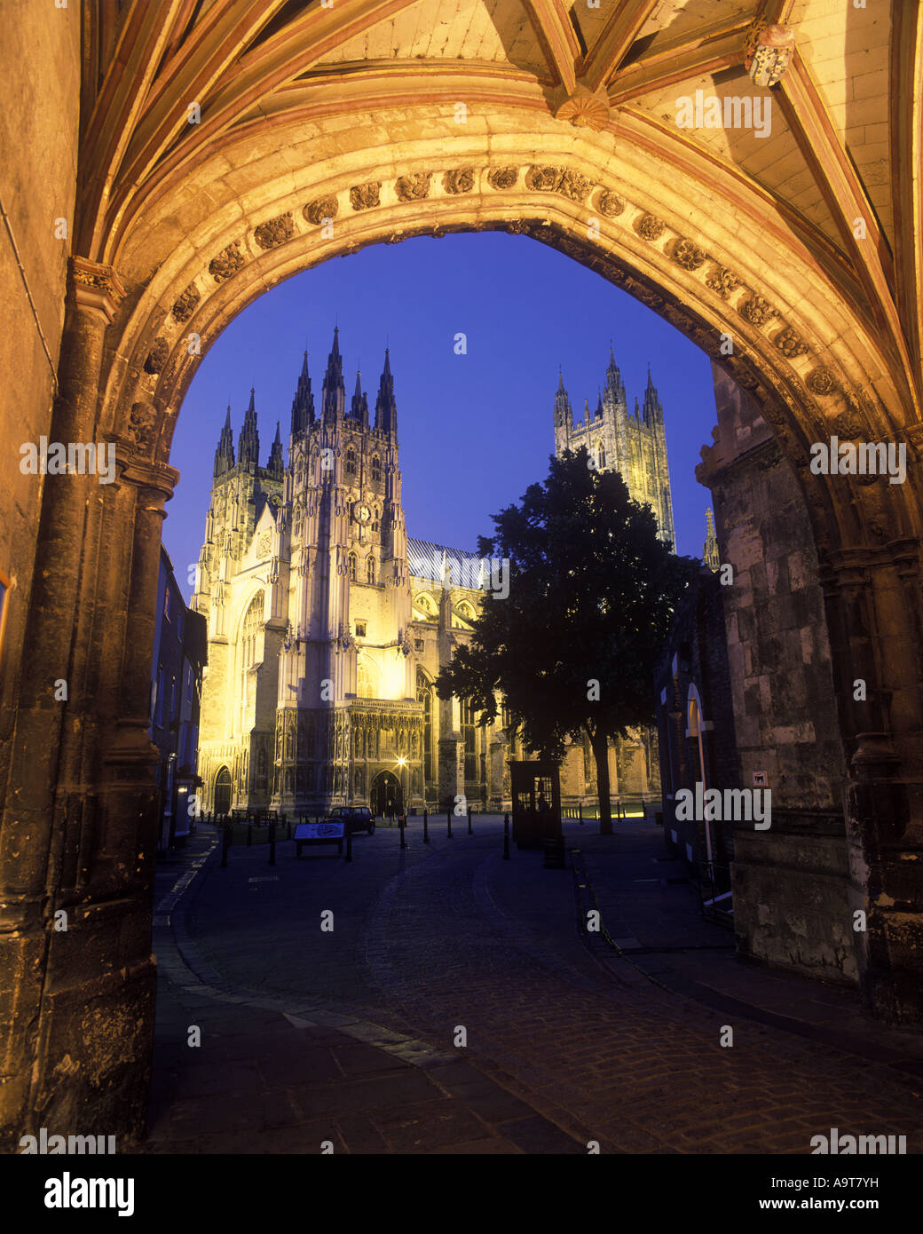 CHRISTCHURCH GATE ARCHWAY CANTERBURY CATHEDRAL KENT ENGLAND UK Stock ...