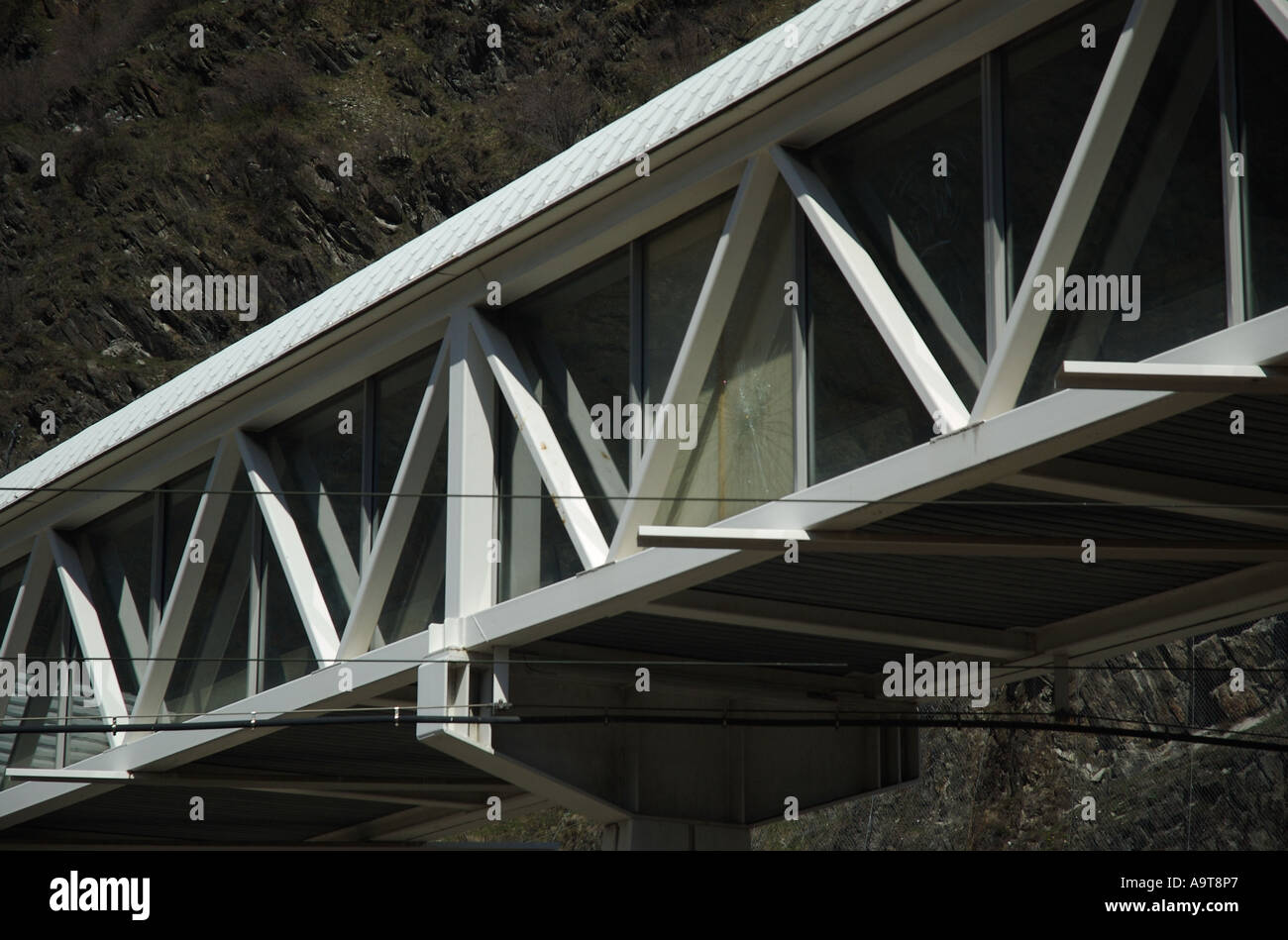 Enclosed pedestrian bridge hi-res stock photography and images - Alamy