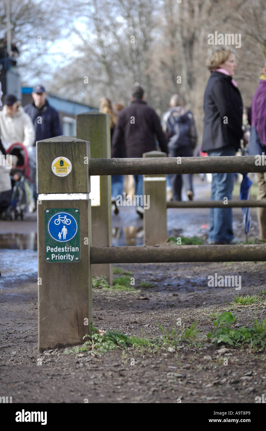 Bridle path signs hi-res stock photography and images - Alamy