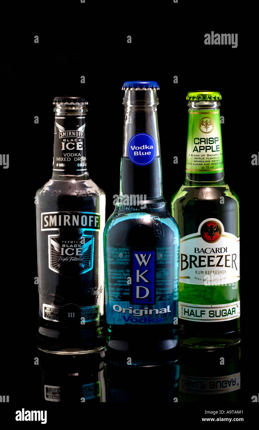 Alcoholic drink drinks beverage bacardi hi-res stock photography and ...