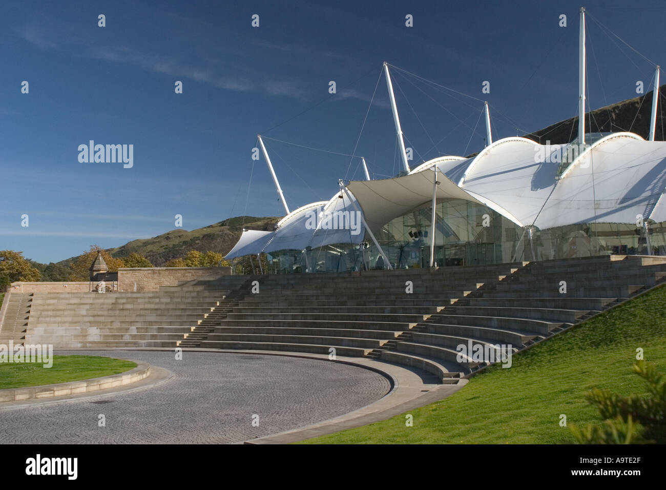 Dynamic earth edinburgh hi-res stock photography and images - Alamy