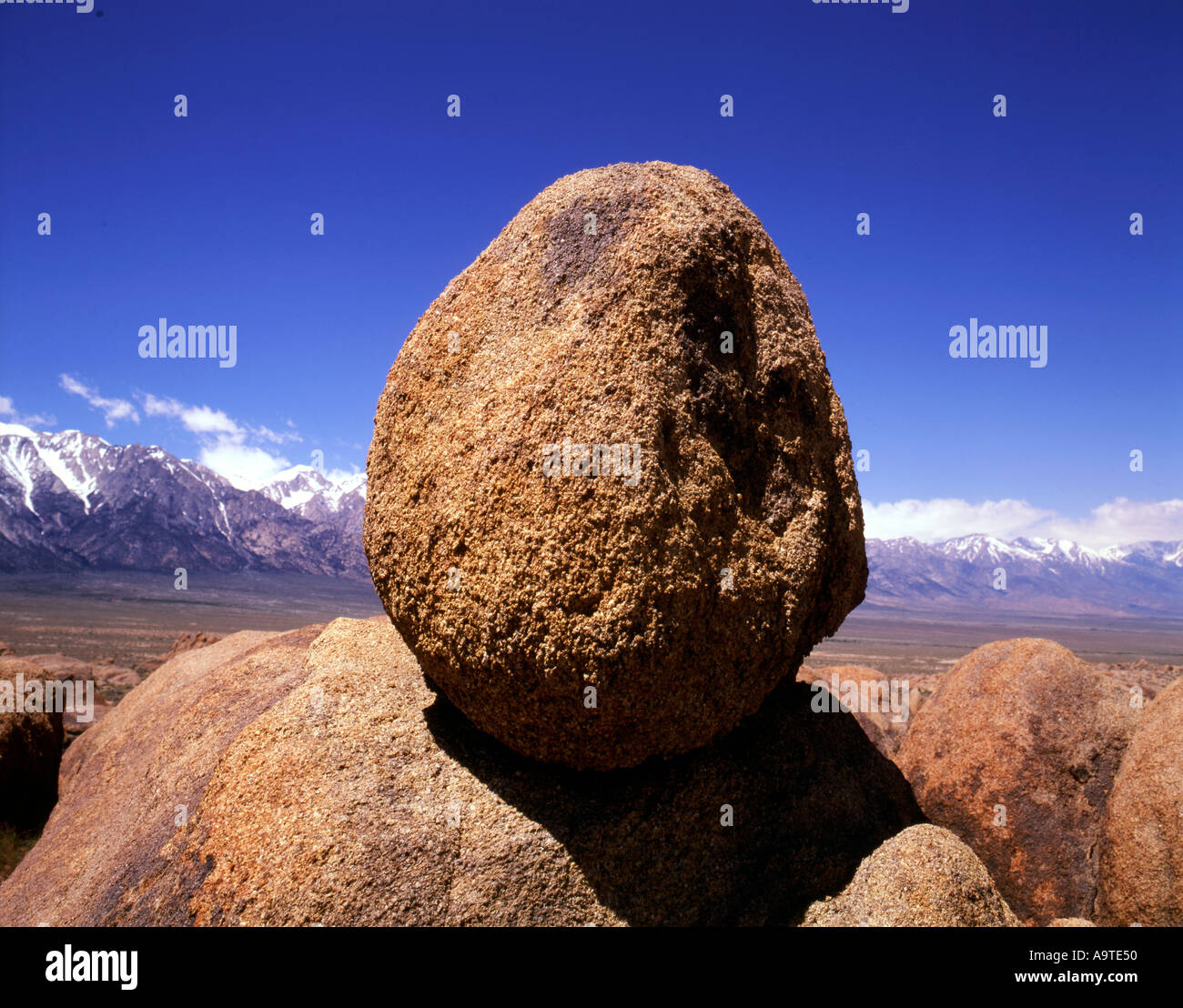 Oval rocks hi-res stock photography and images - Alamy