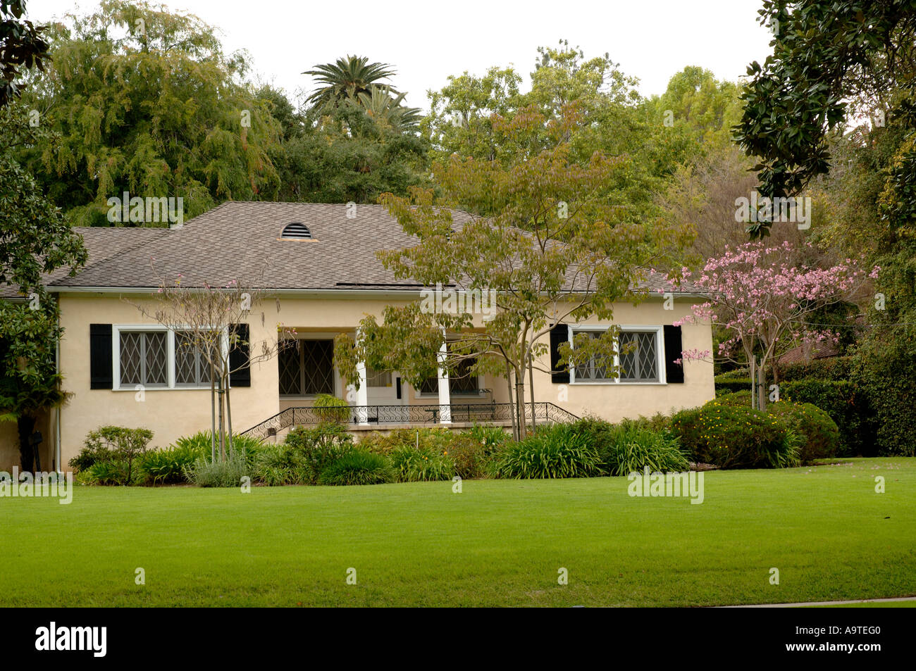 Middle class family home southern hi-res stock photography and images ...