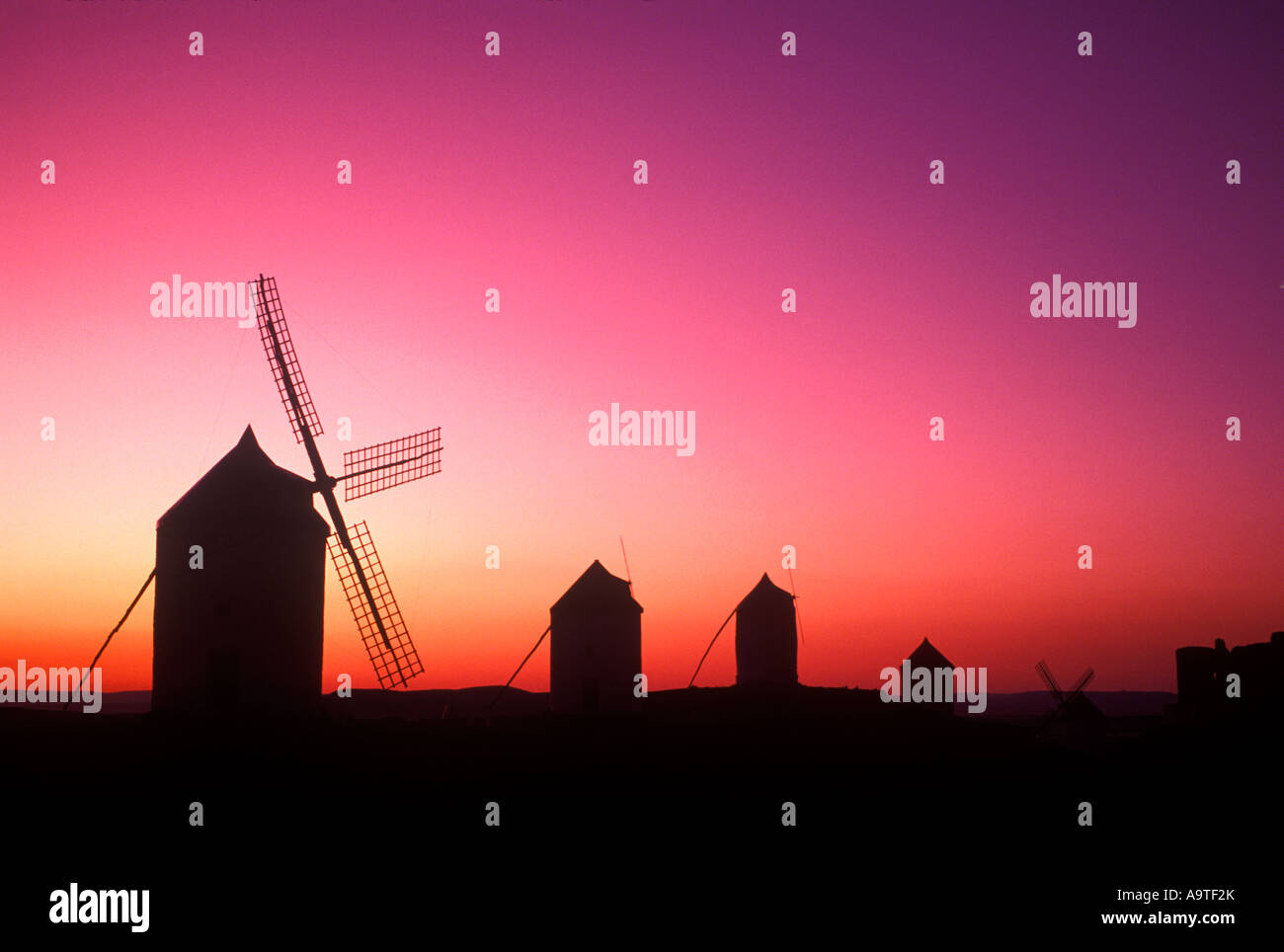 WINDMILLS CERRO CALDERICO CONSUEGRA LA MANCHA SPAIN Stock Photo - Alamy