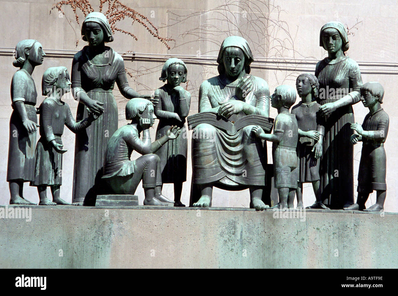 Philadelphia public art statue Stock Photo - Alamy