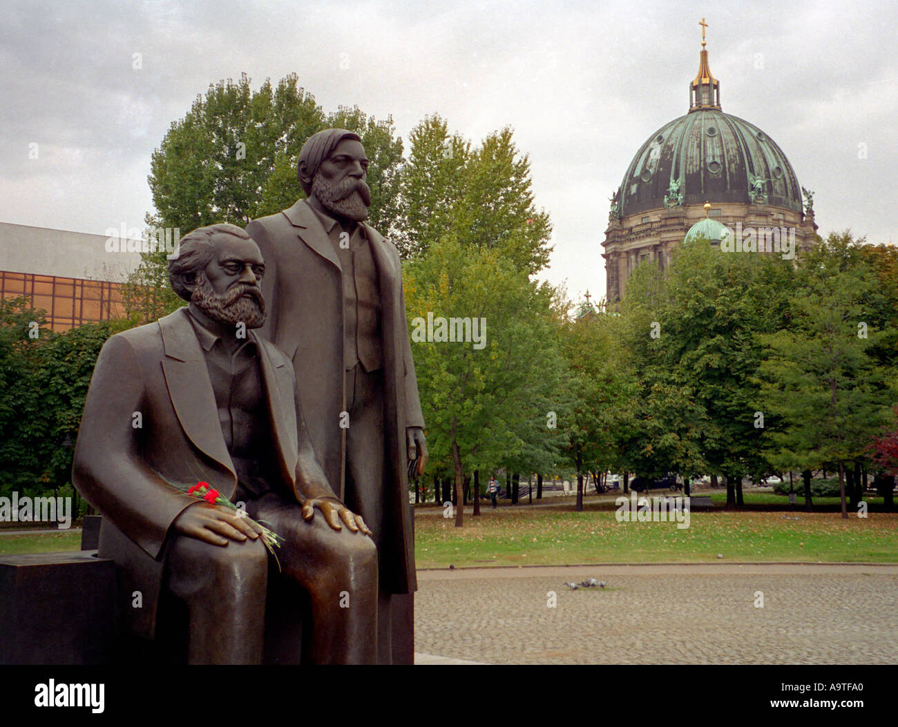 Berlin statue of Marx and Engels Marx Engels Forum Stock Photo - Alamy