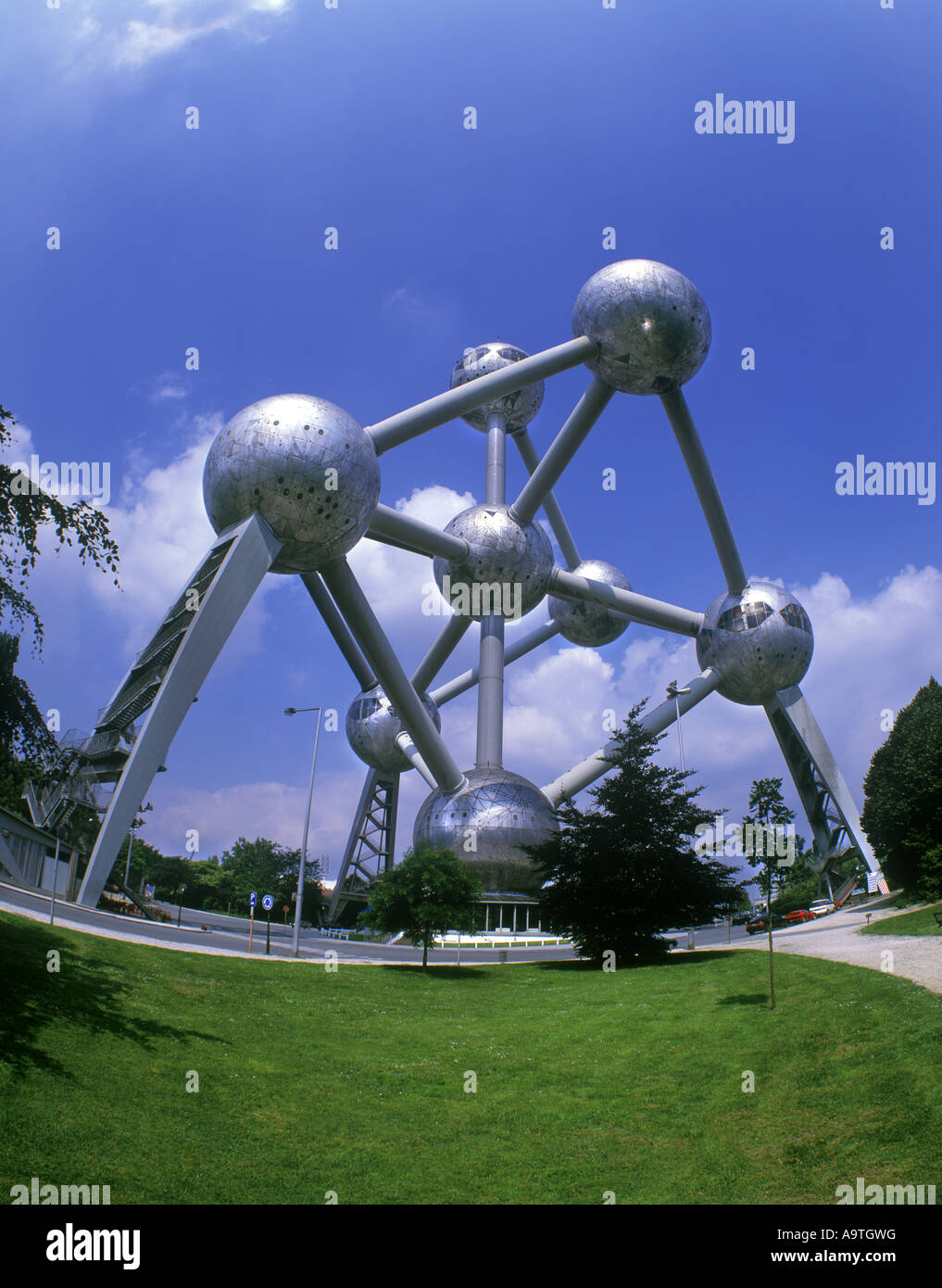 Atomium futuristic park hi-res stock photography and images - Alamy