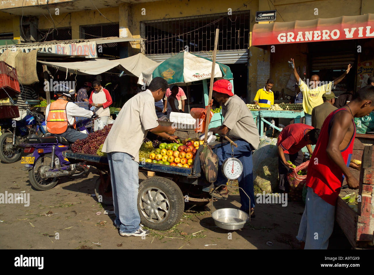 Colombian food market Stock Photo - Alamy