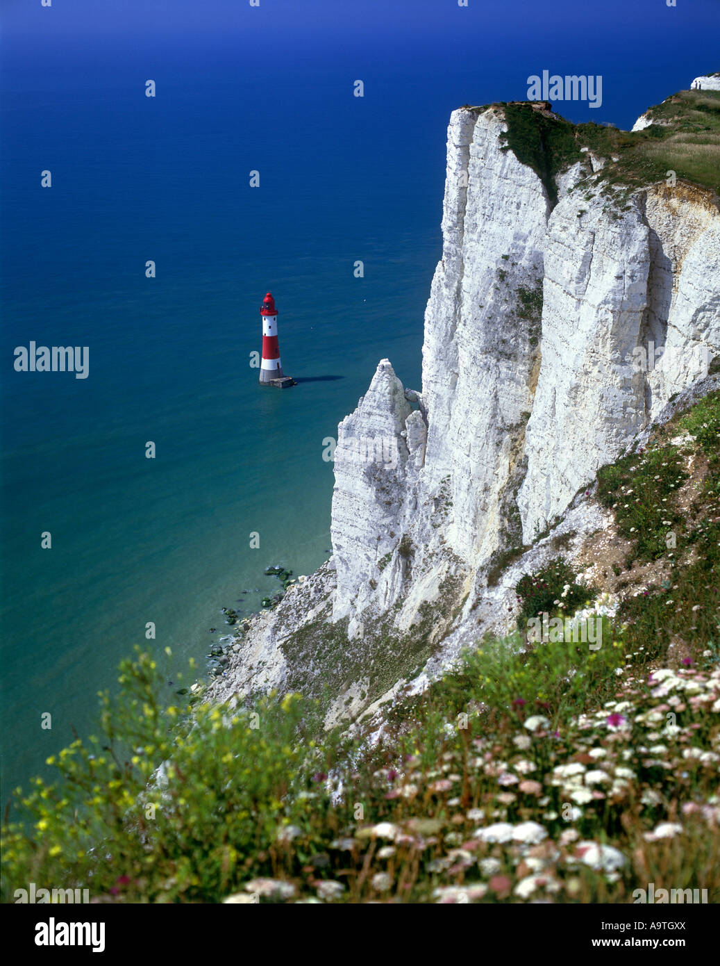 WHITE CLIFFS AT BEACHY HEAD LIGHTHOUSE EAST SUSSEX COASTLINE ENGLAND UK ...