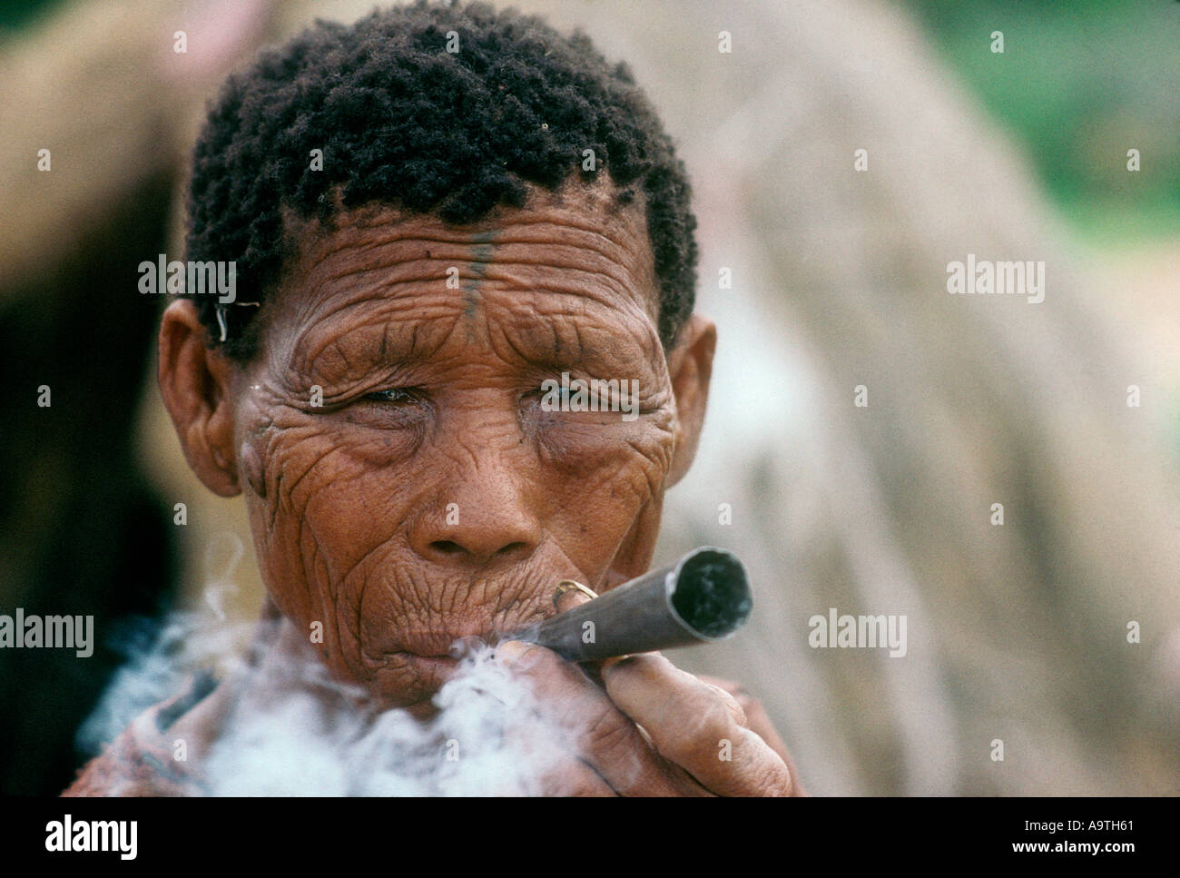 Botswana Bushman woman smoking tribe Stock Photo - Alamy