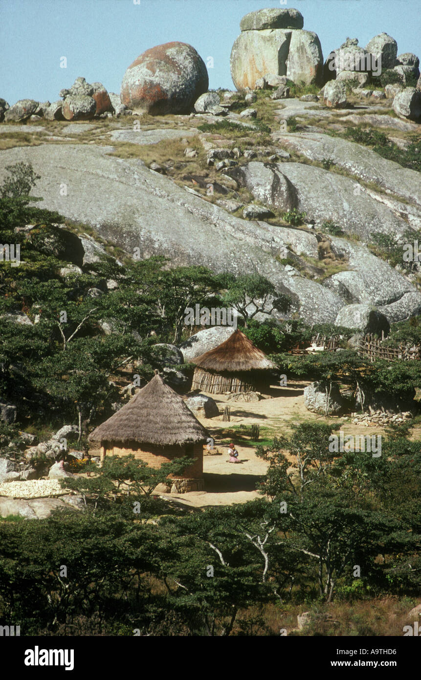 Zimbabwe traditional village hi-res stock photography and images - Alamy