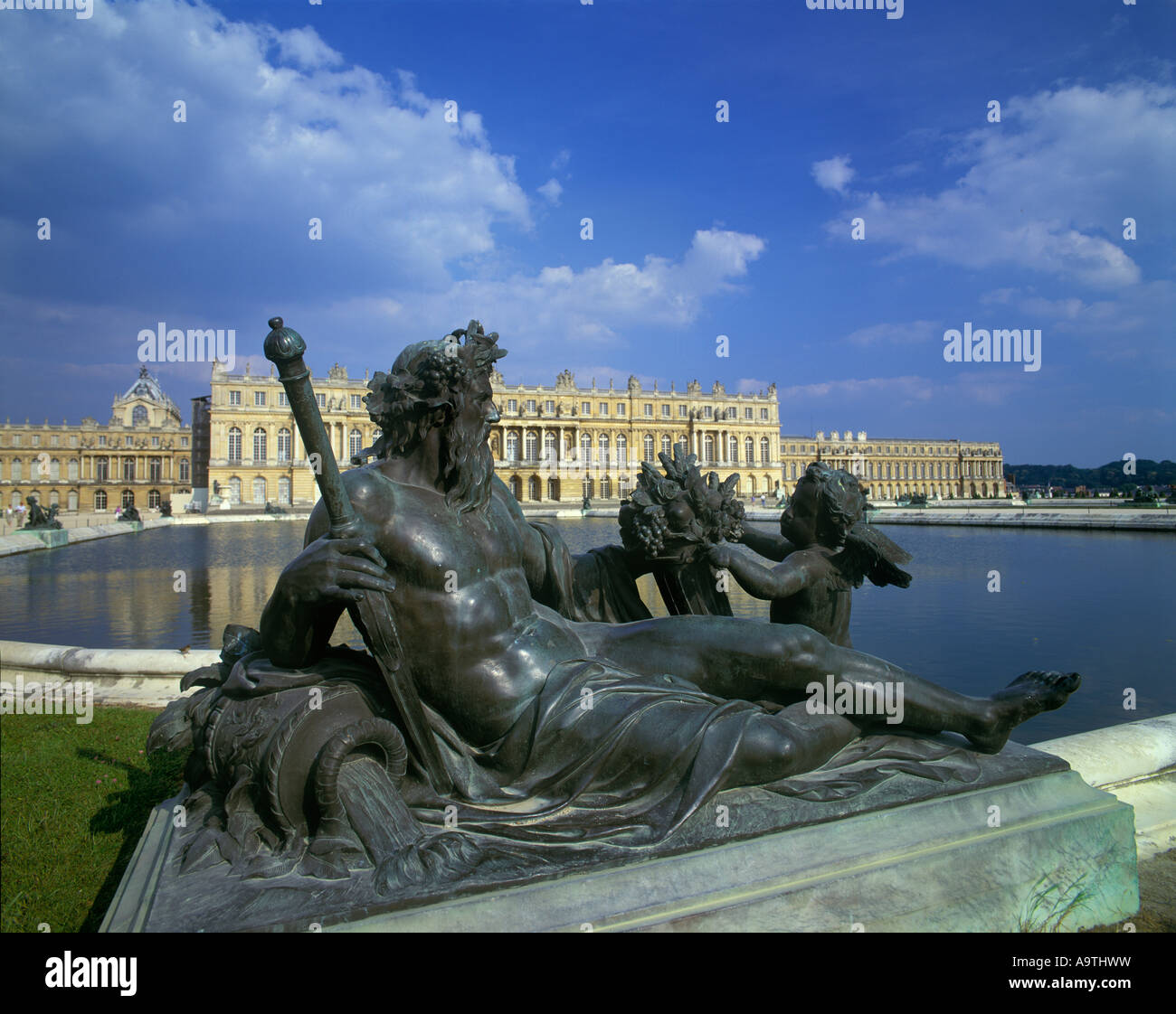 Versailles water parterre statue hi-res stock photography and images ...