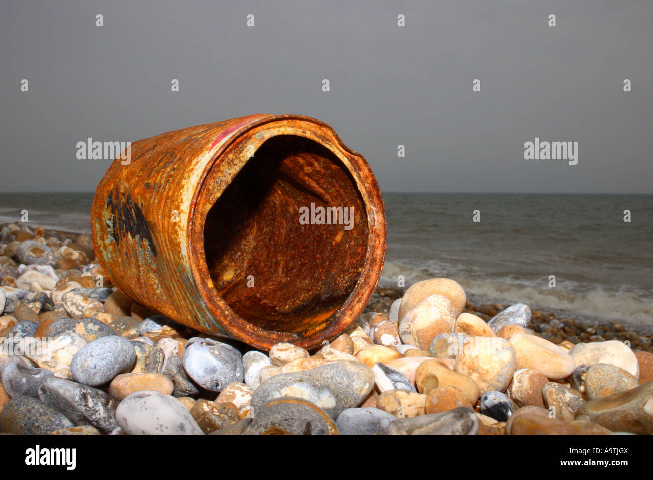 Tin Can washed up on the beach Stock Photo - Alamy