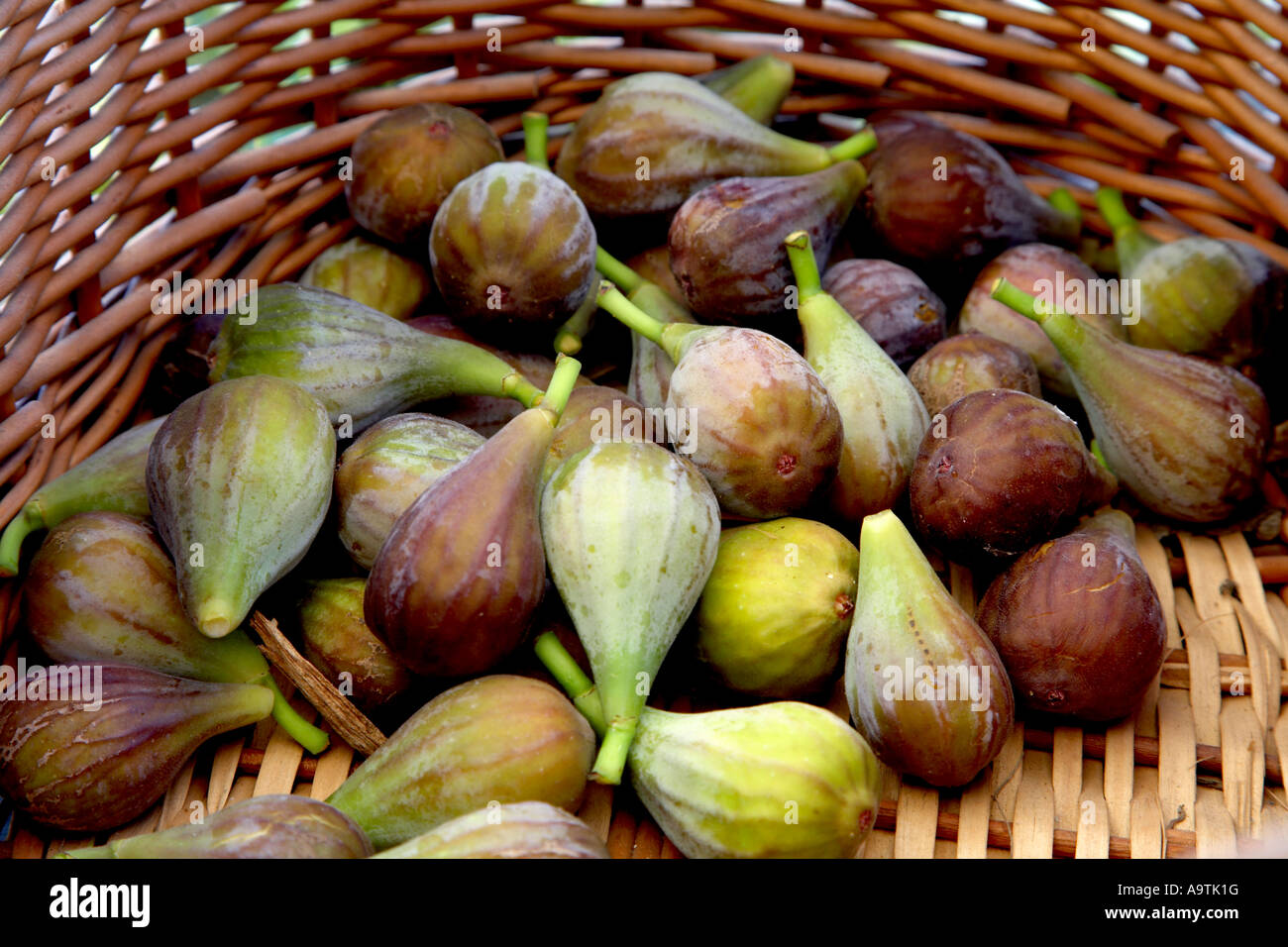Basket with figs hi-res stock photography and images - Alamy