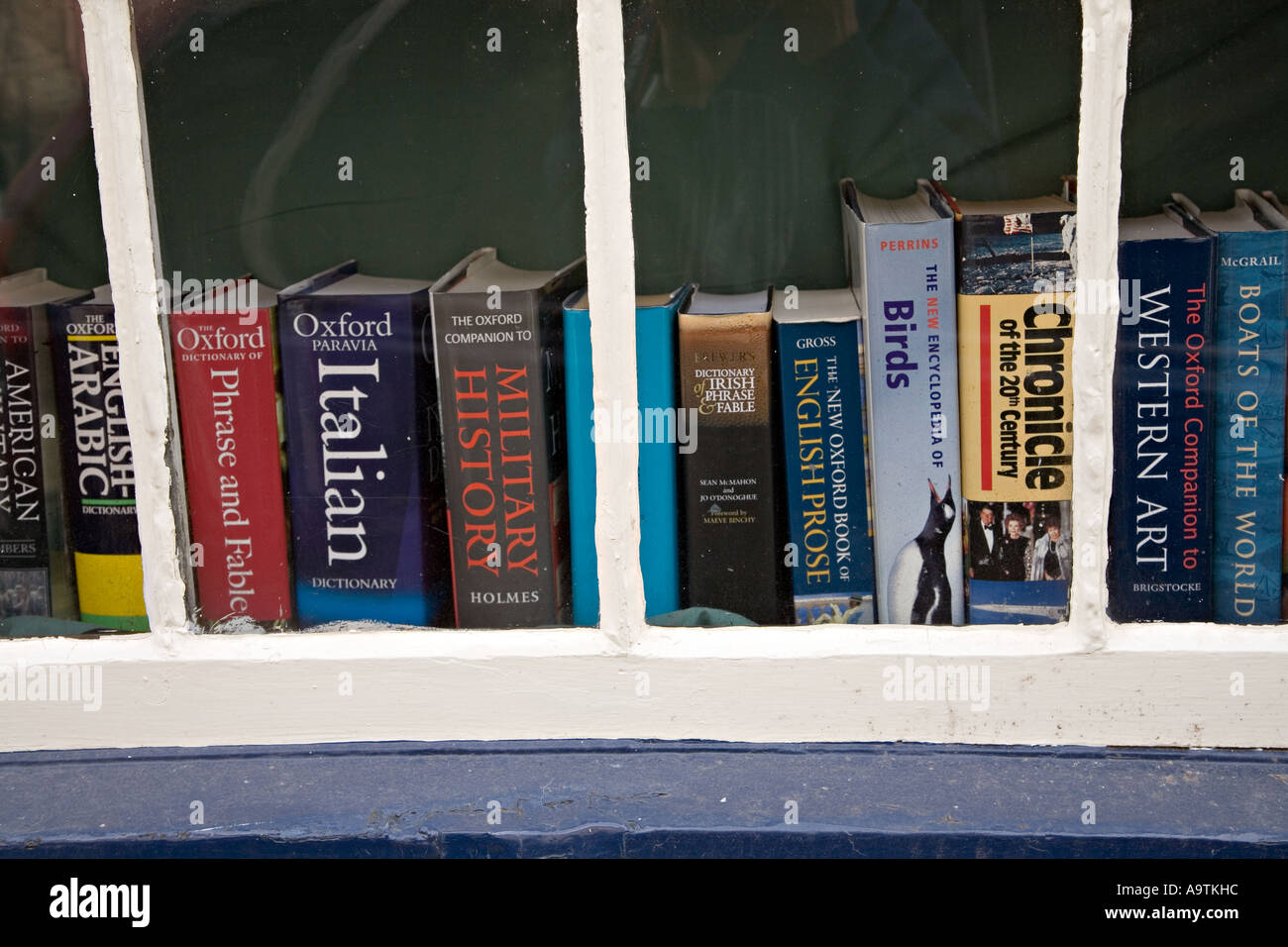 Books of reference hi-res stock photography and images - Alamy