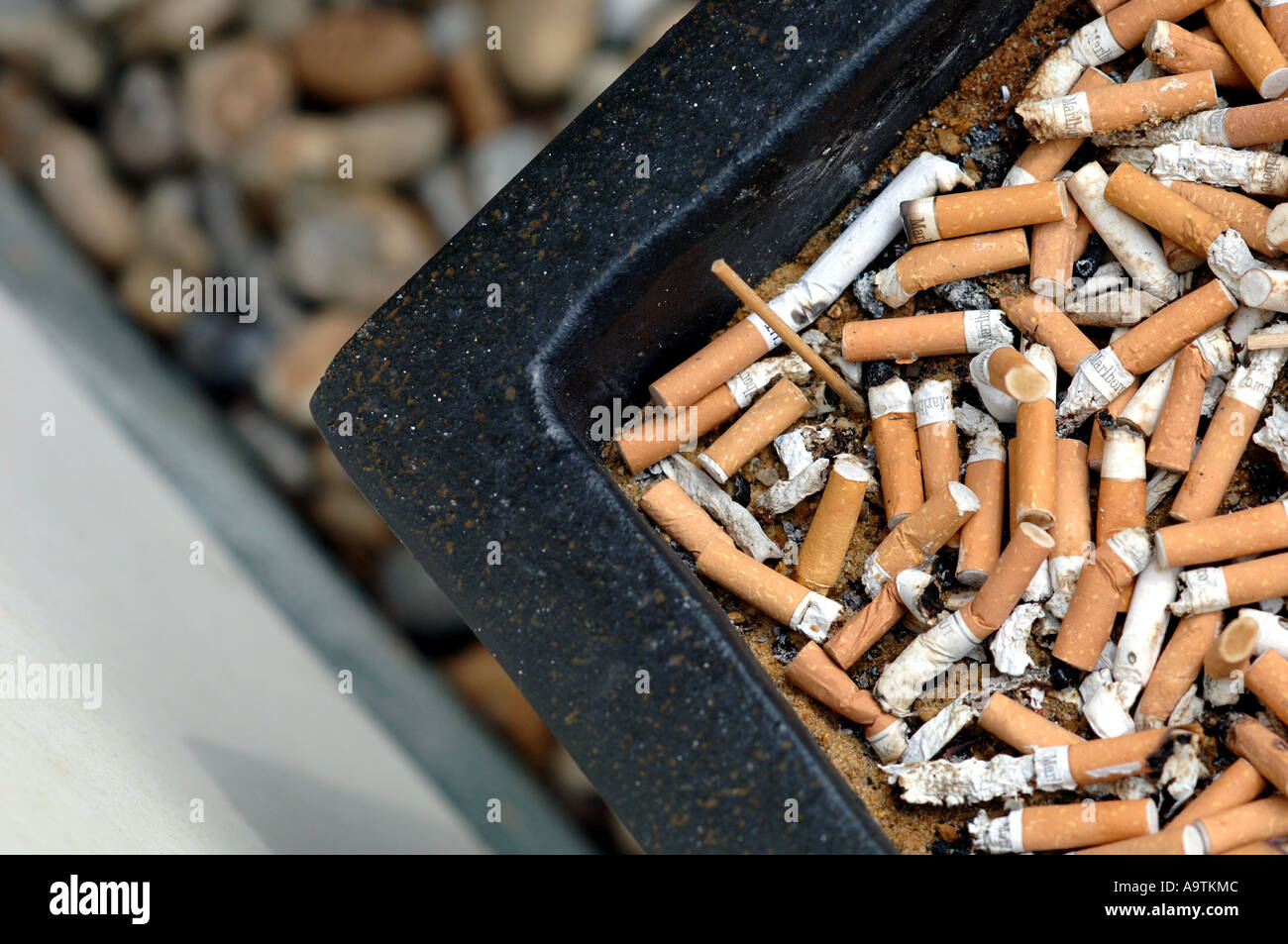 Puffing pink hi-res stock photography and images - Alamy