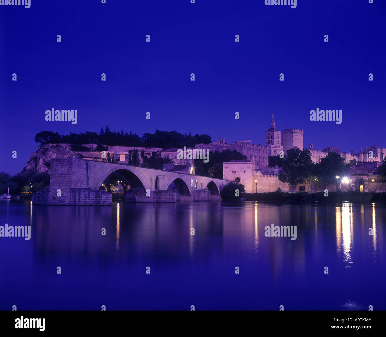 OLD STONE PONT SAINT BENEZET BRIDGE PALAIS DES PAPES AVIGNON VAUCLUSE ...