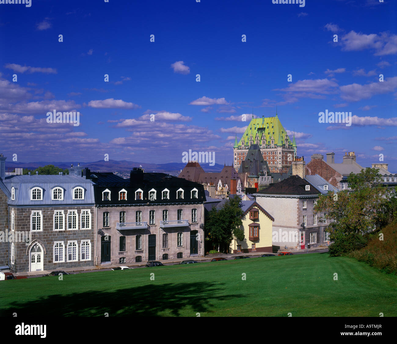 Saint denis avenue hi-res stock photography and images - Alamy