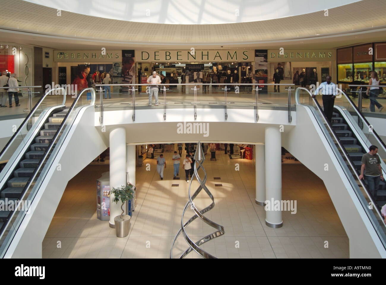 Lakeside West Thurrock indoor shopping complex escalators and twin ...
