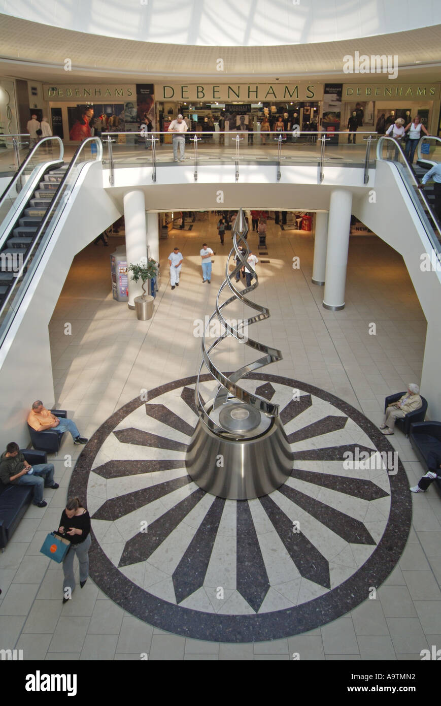 Lakeside West Thurrock indoor shopping complex escalators to twin level ...