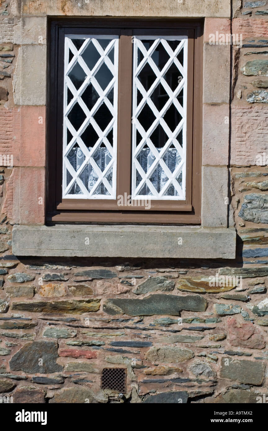 Old scottish cottage hi-res stock photography and images - Alamy