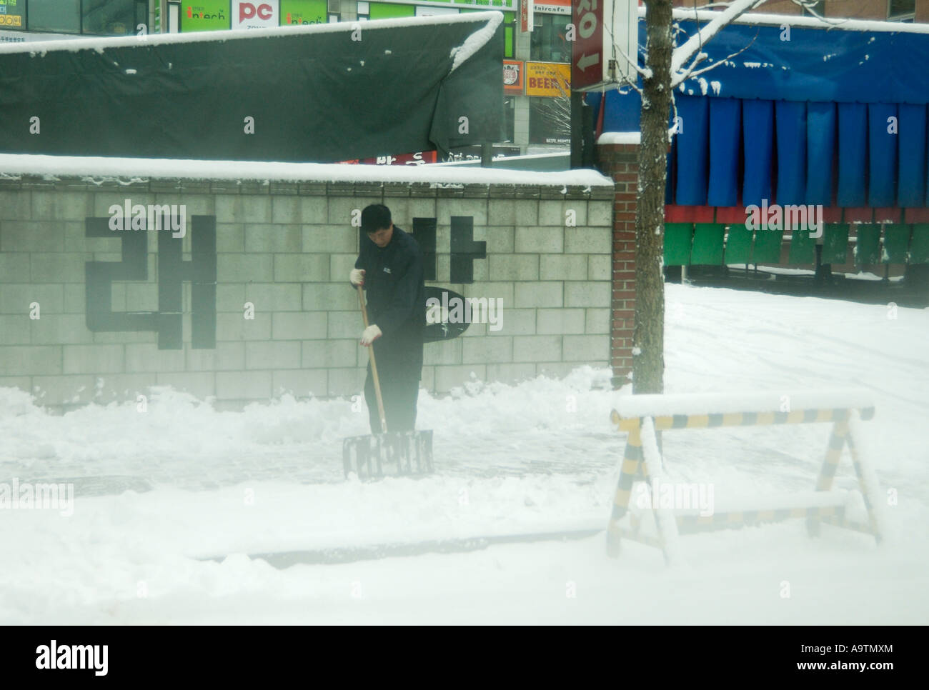 Snow shuffle hi-res stock photography and images - Alamy