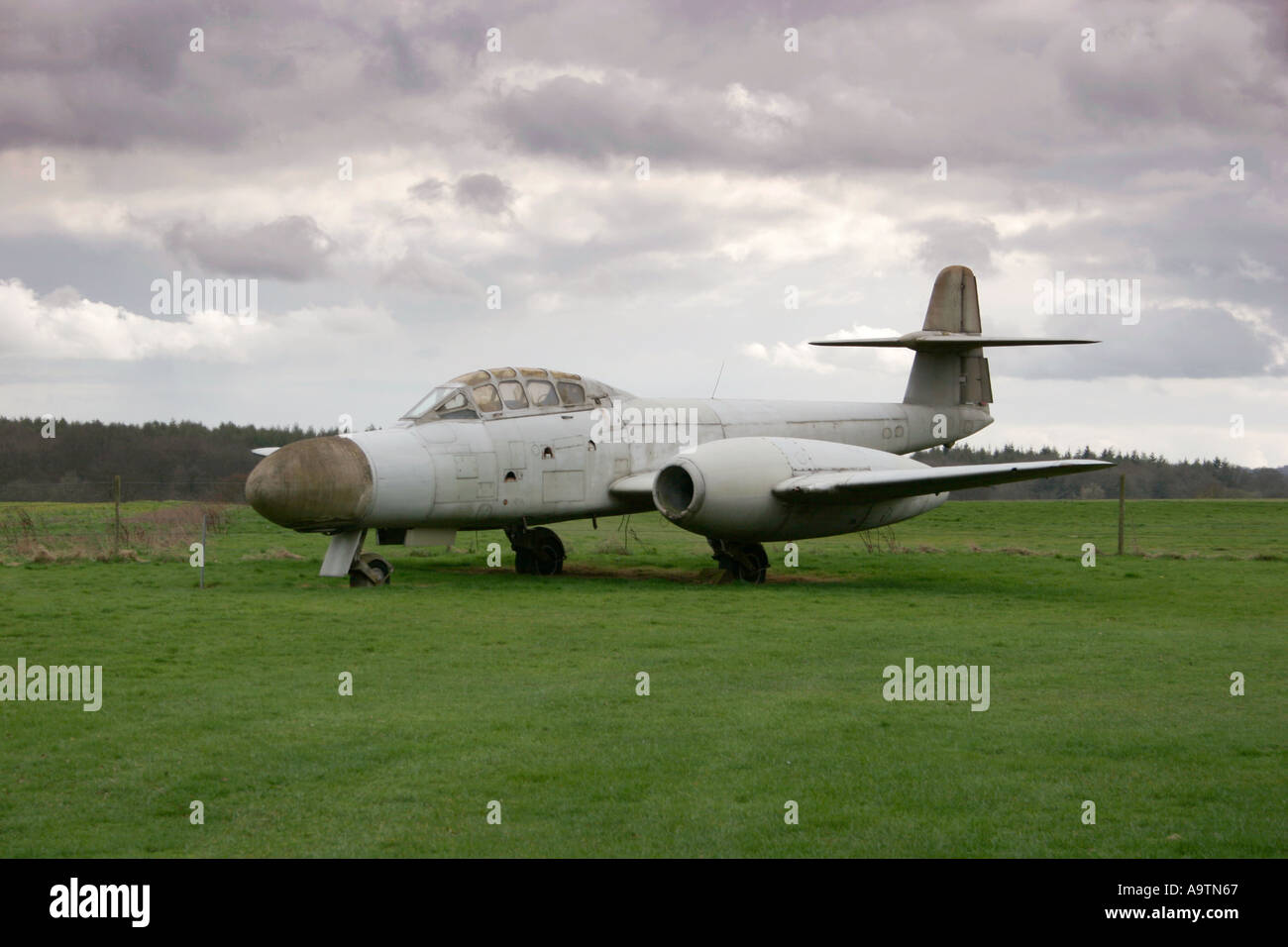 Vintage jet plane cockpit hi-res stock photography and images - Alamy