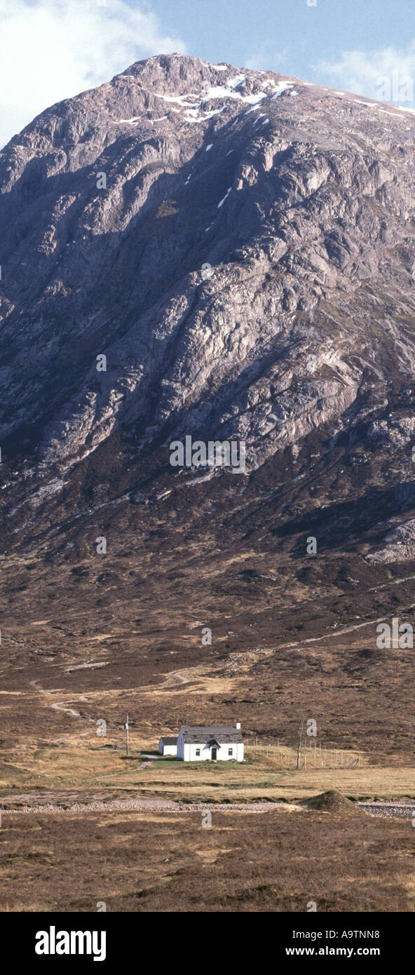 Small croft at foot of Stob Dearg mountains in the Highlands Stock ...