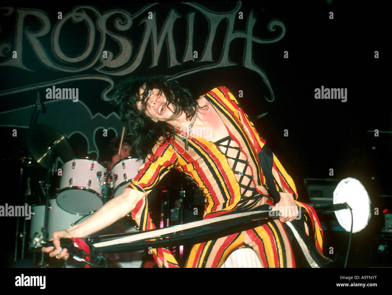 Steven tyler 1970s hi-res stock photography and images - Alamy