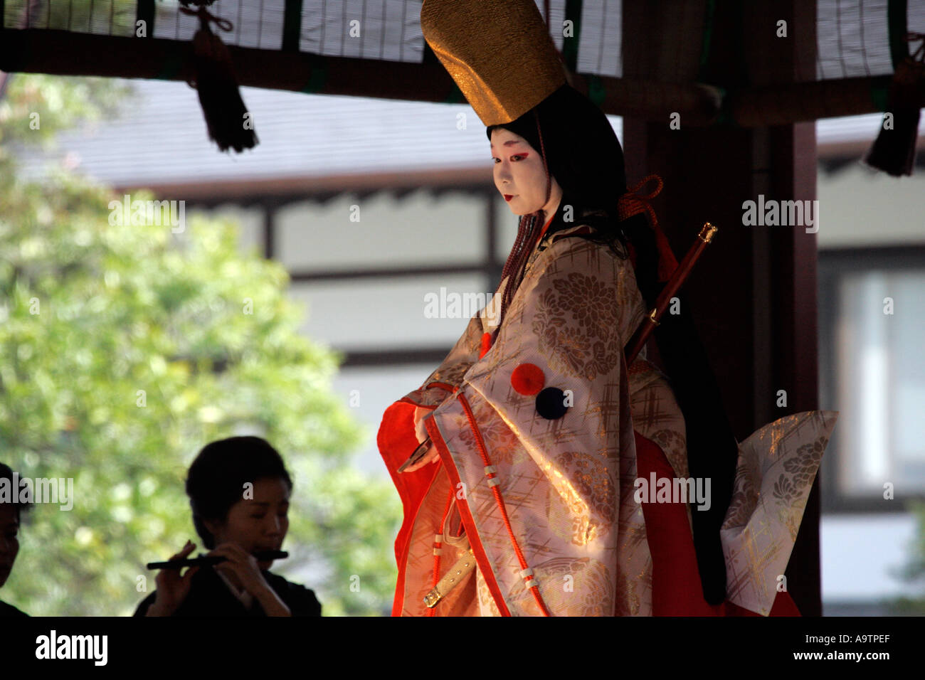 Traditional Japanese dancer in costume Kamakura Japan Stock Photo - Alamy