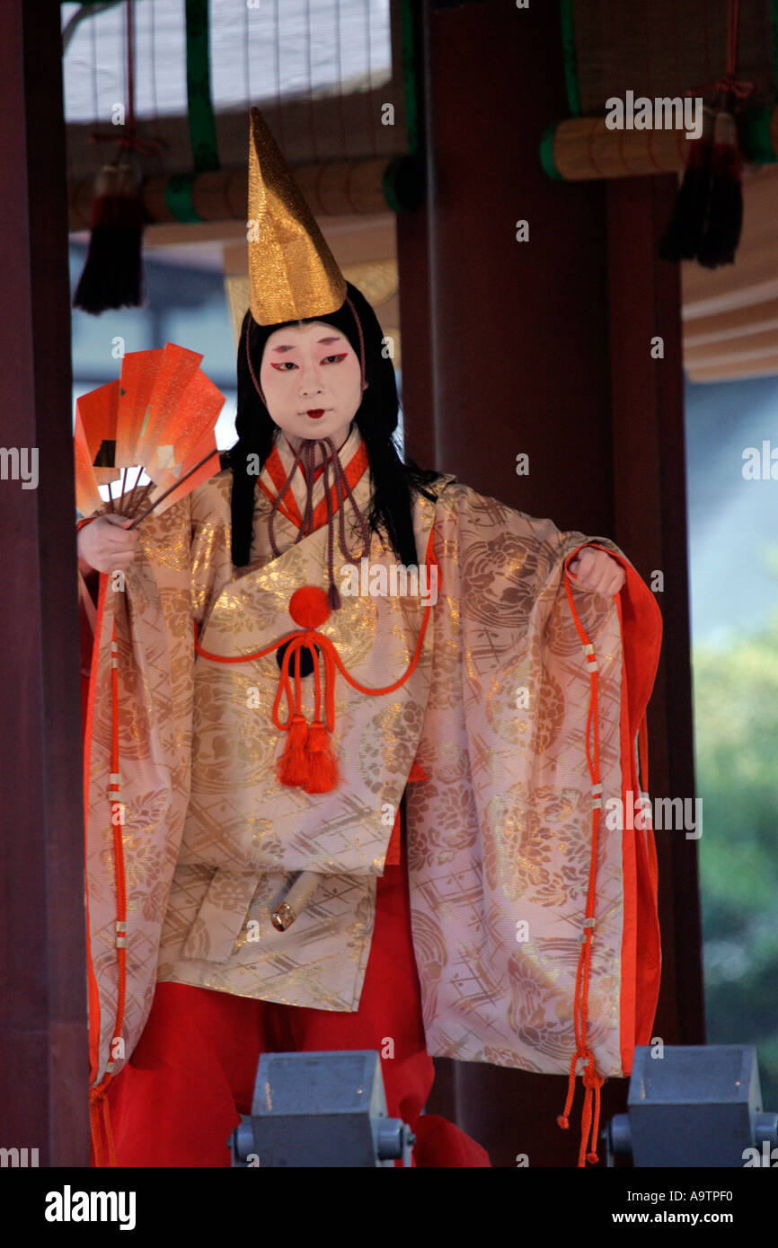 Traditional Japanese dancer in costume Kamakura Japan Stock Photo - Alamy